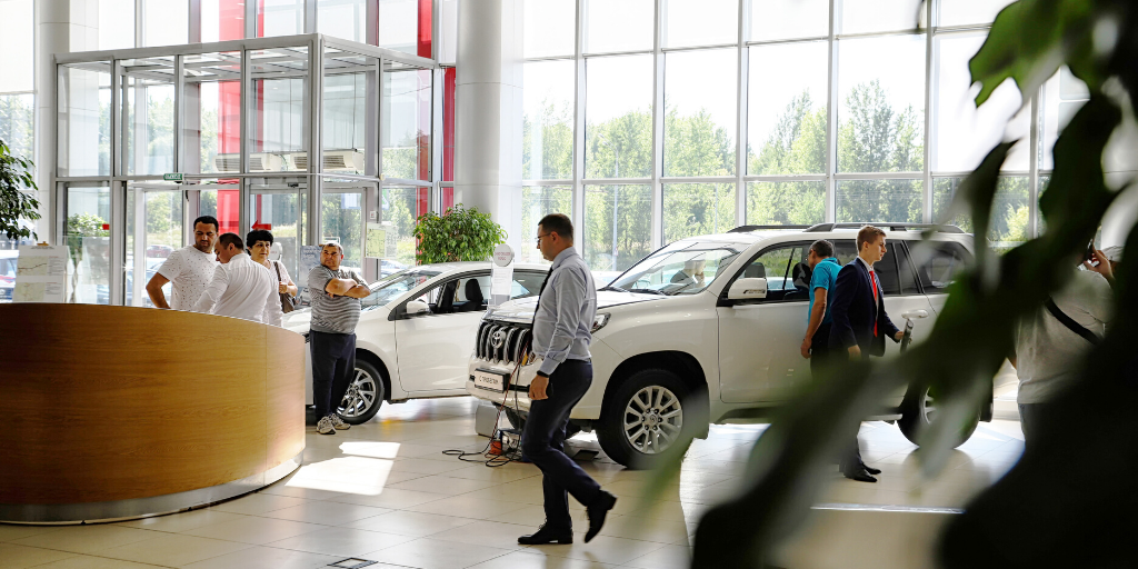 What Is The Proper Way To Greet a Customer? - Auto Dealer Live